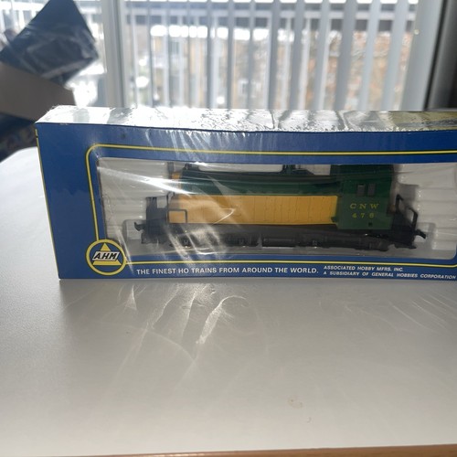 AHM Ho Scale EMD SW-1 CNW 5014B Green And Yellow Diesel Switcher | eBay