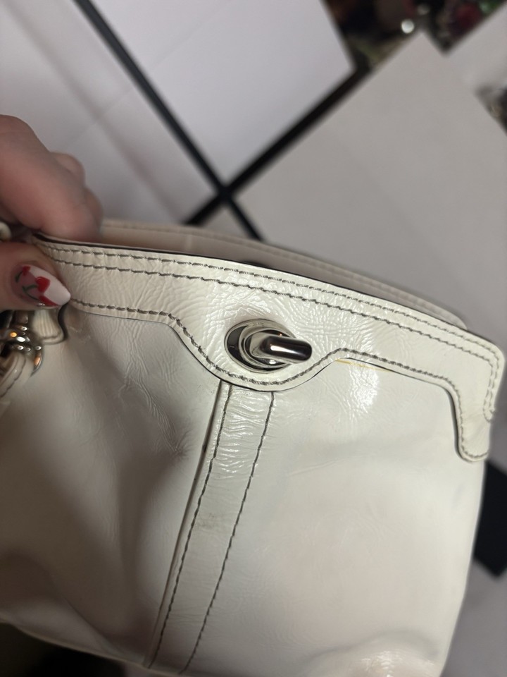 Coach Foldover Wristlet Wallet Turnlock White ivory Patent Leather Case ...