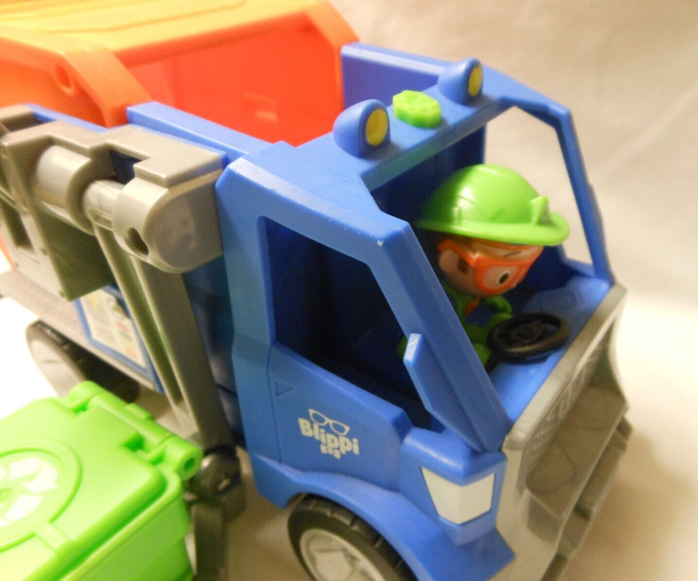 Blippi BLP0035 Talking Recycling Figure Inside Garbage Recycle Truck 5 ...