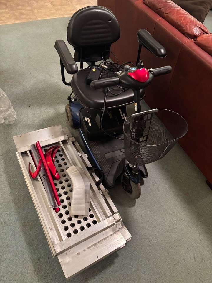 Pride Mobility Go-Go Elite Traveller 3-Wheel Mobility Scooter & Step ...