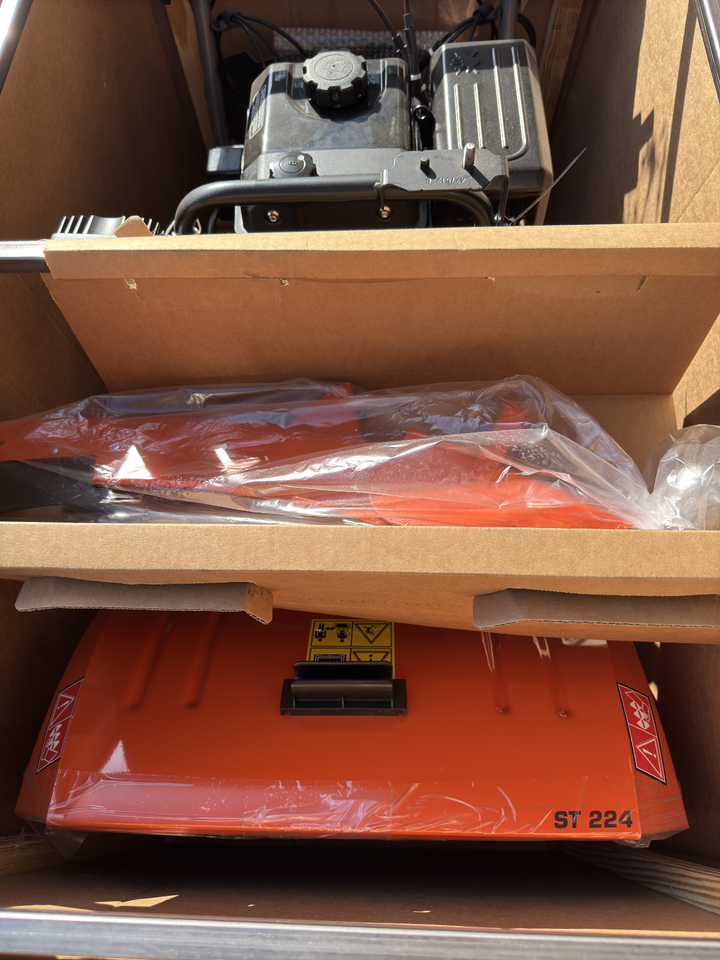 Husqvarna ST 224 24" 208cc Two Stage Electric Start Snow Thrower ...