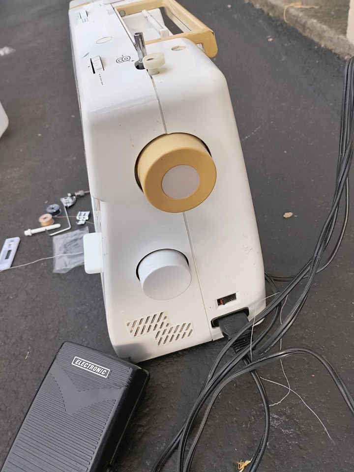 Husqvarna Viking Huskystar H Class E10 Sewing Machine w/ Pedal | eBay