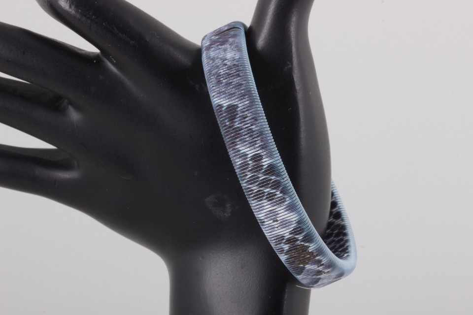 COSTUME BLUE & BLACK SLINKY SPRING STRETCH BRACELET FASHION 2236B | eBay