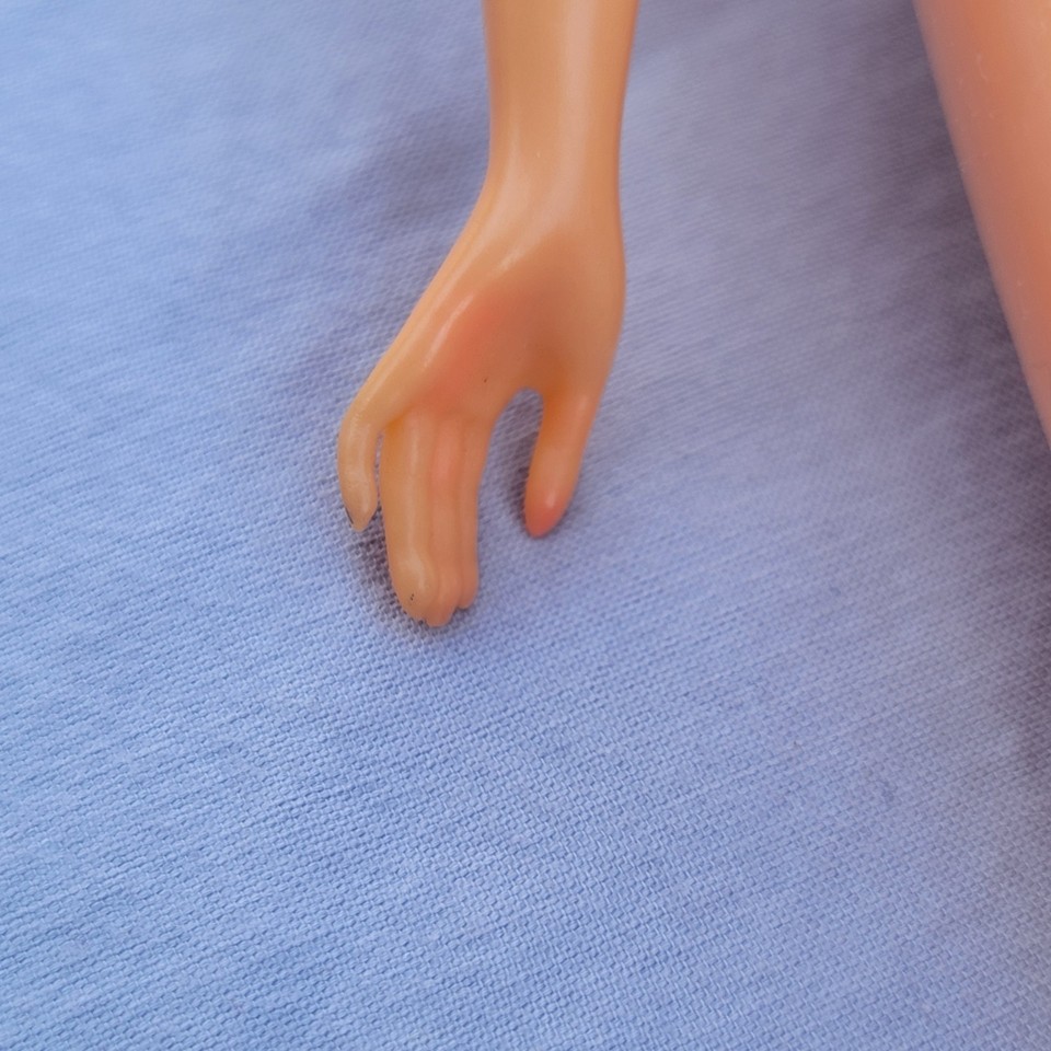 VINTAGE MOD TWIST 'N TURN BARBIE DOLL Brunette short brown HAIRSTYLE ...