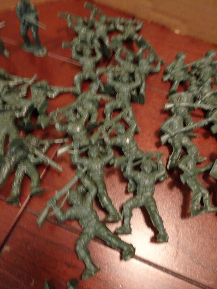 Plastic Army Men US Soldiers Green WW2 Large Lot 85 figures 10 Poses ...