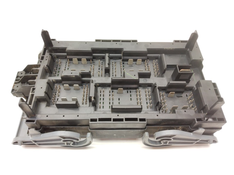 Chevy Tahoe GMC Yukon Suburban 2007-2009 Fuse Box Relay Junction ...