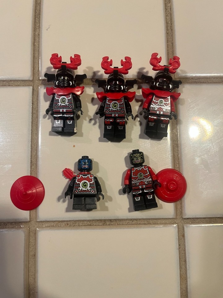 Huge Bulk Lego Ninjago Minifigure Lot, 80+ Minifigs Plus Accessories ...