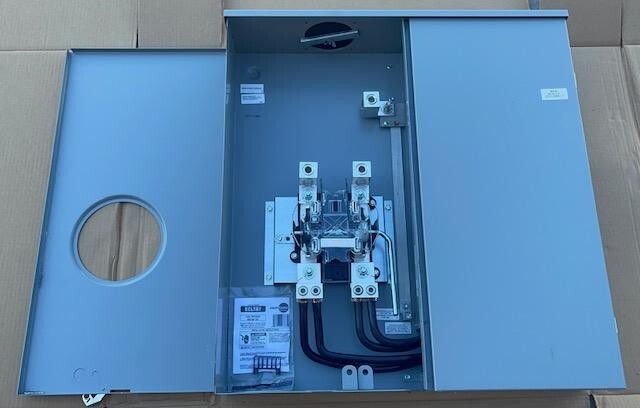 Siemens 400 Amp Meter Main with two 200A Breakers MM0404B1400RLM ...