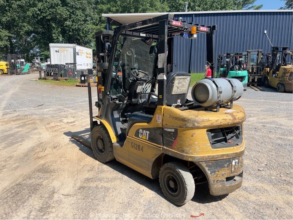 2015 Caterpillar GP25N 5,000 lbs Pneumatic Warehouse Forklift Lift ...