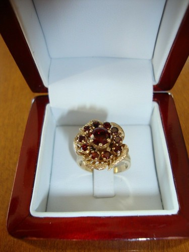 10K YELLOW GOLD SIFFARI VINTAGE RED GARNET FLOWER RING 7.5 GRAMS SIZE 7 ...