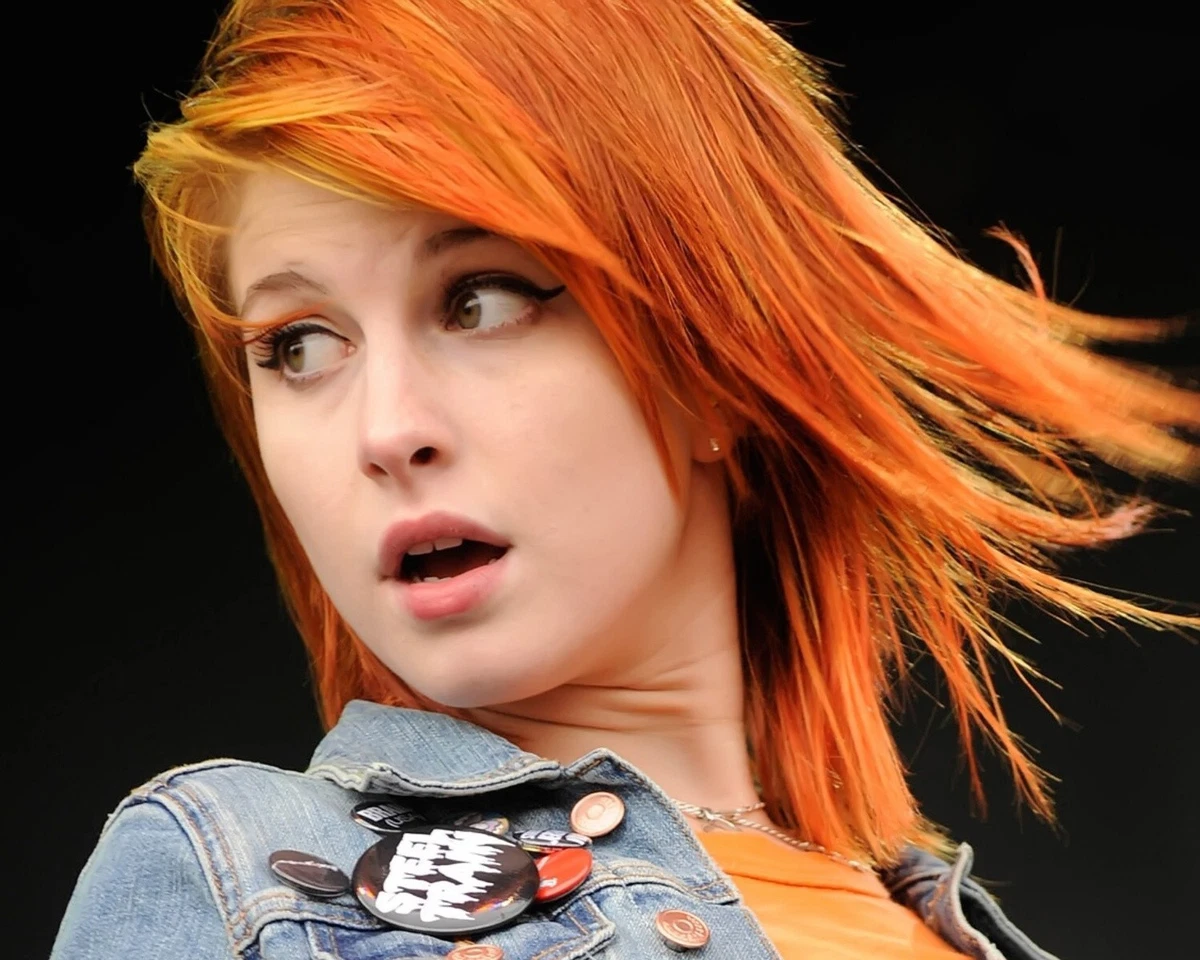 Hayley Williams 2022 Hair Green