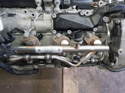 MERCEDES W205 C63 S AMG 2014 - 2020 RIGHT SIDE FUEL RAIL + INJECTORS ...