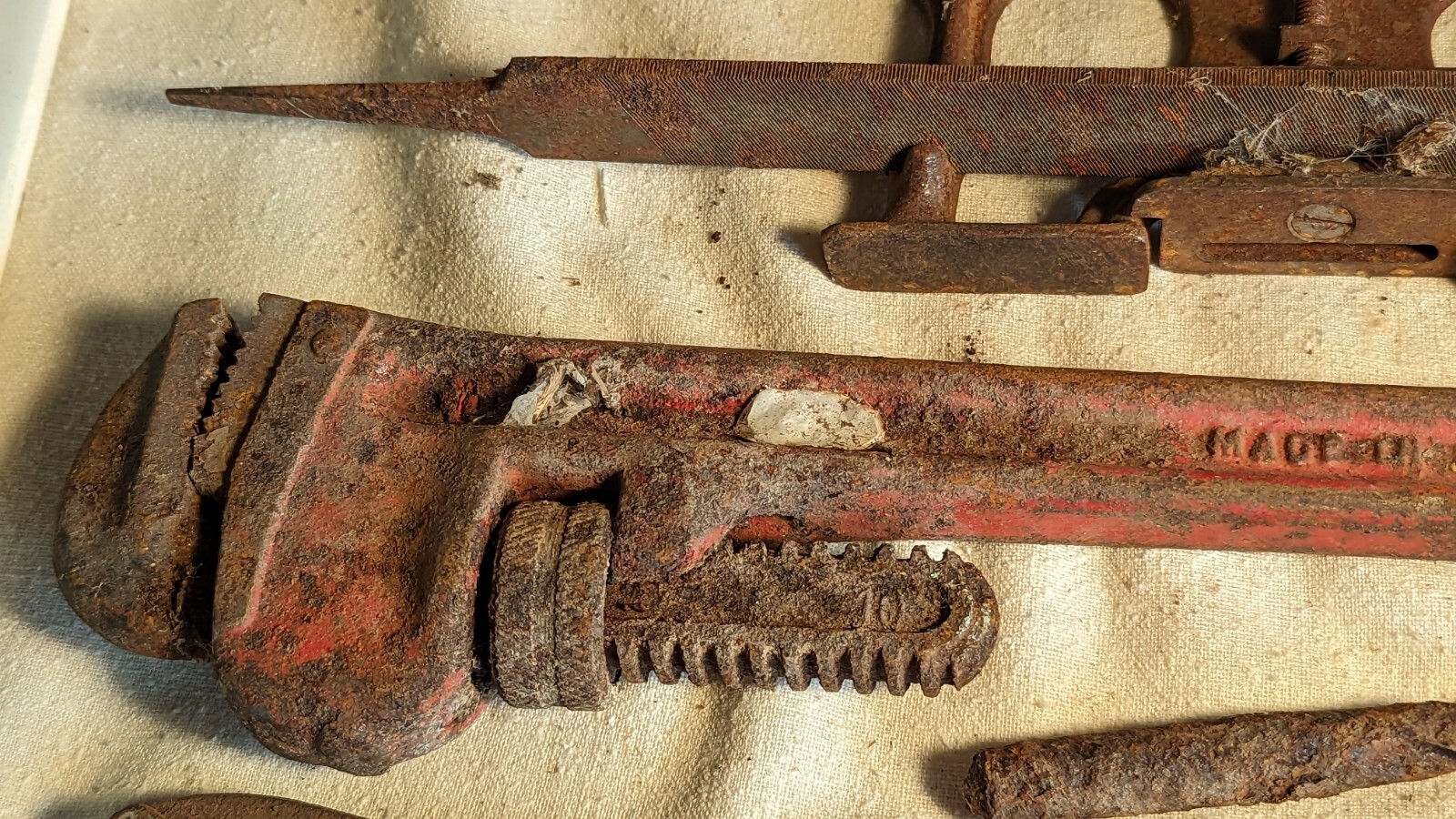 VINTAGE ANTIQUE Old Rusty Wrench Lot RUSTIC FARMHOUSE DECOR Craft 31 ...