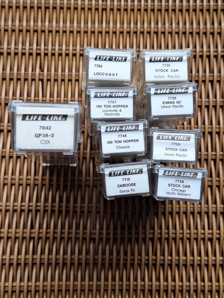 Lot of 9 Life Like N Scale Railroad Train Loco~ Caboose ~Box Cars ...