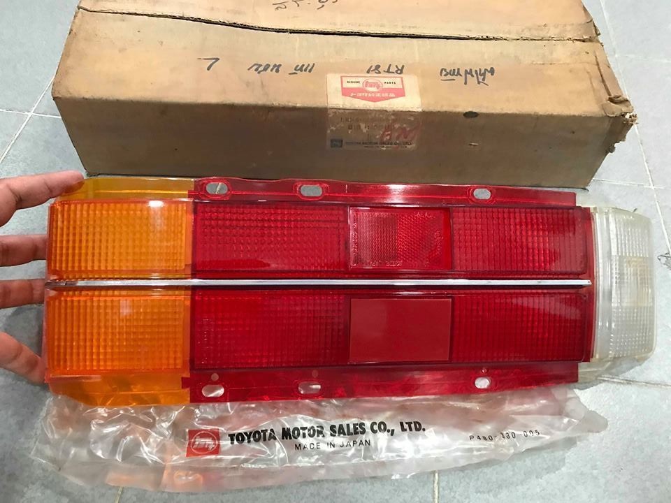 Toyota Corona RT81 1973 LH Cover Lens taillight Nos genuine Japan 81561 ...