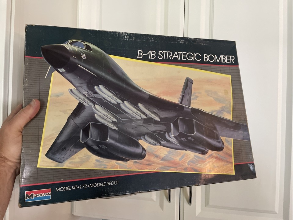VINTAGE 1986 MONOGRAM MODEL AIRPLANE KIT 1:72 B-1B STRATEGIC BOMBER w ...