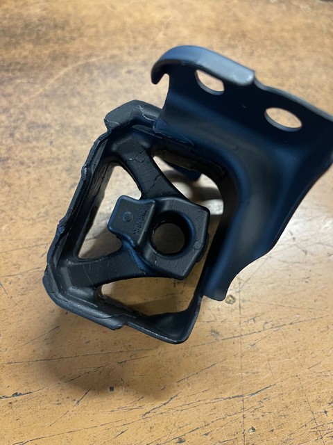 Genuine Nissan Rear Muffler Rubber Mount 20651-6ca0a for sale online | eBay