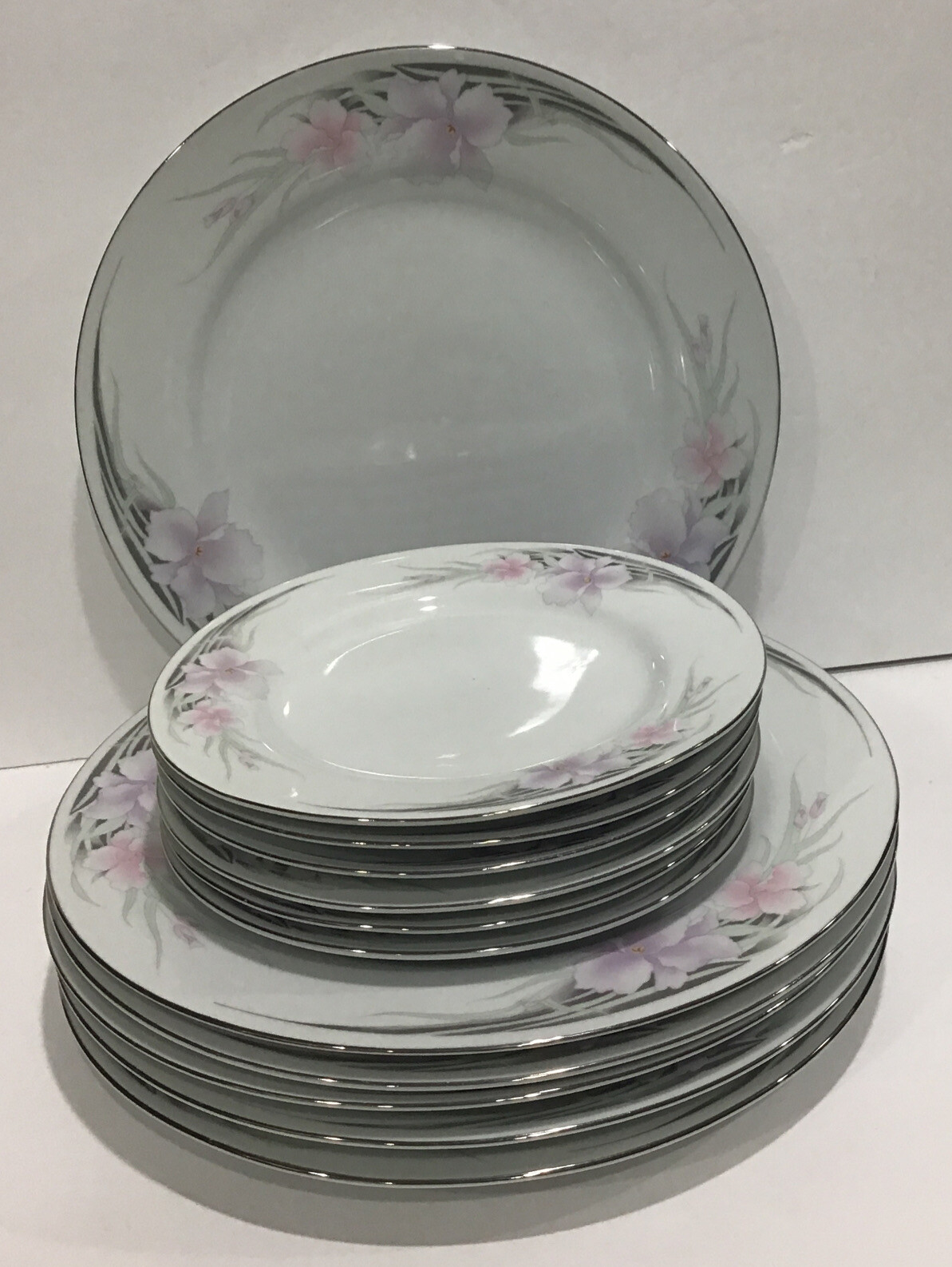 Fine China Purple Floral White Platinum Trim Dinnerware Serves 6 Dinner ...