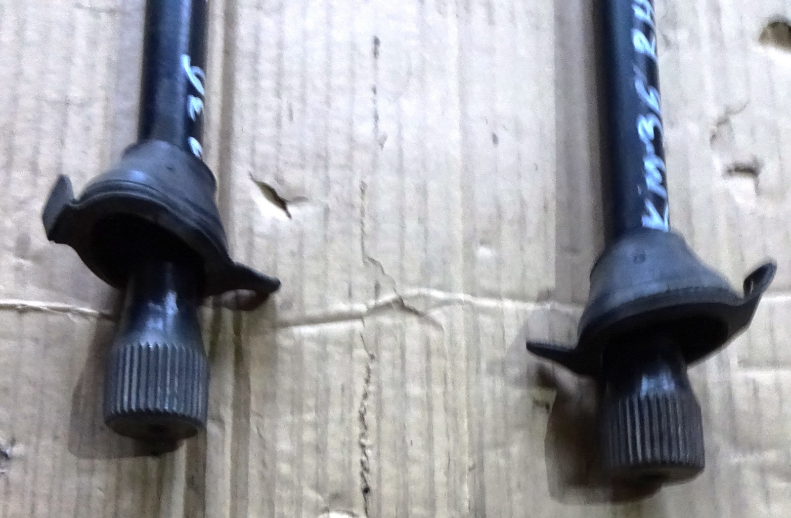 TOYOTA LITEACE KM36 2WD FRONT PAIR TORSION BARS TORQUE SPRINGS L R USED ...