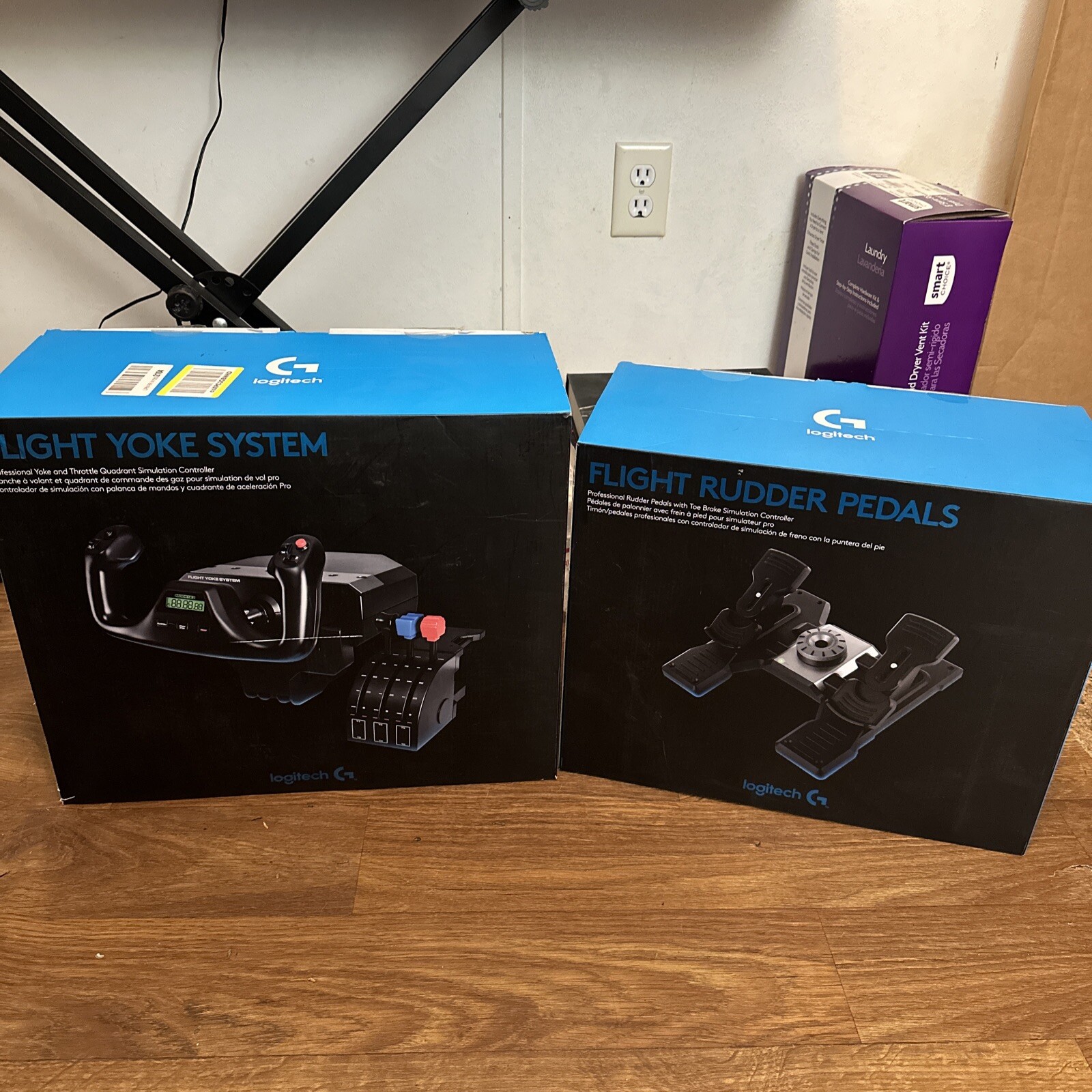 Logitech Saitek Flight Simulation - Yoke, Throttle, and Rudder Pedals ...