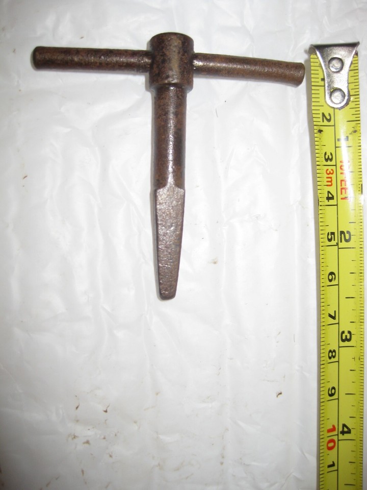 VINTAGE CAR BOOT TEE LID Handle Lock key Classic Car tool kit Tools ...