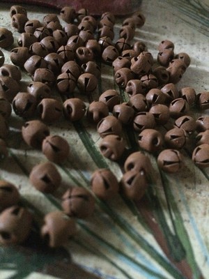 500 Primitive Rusty LOOK Tin JINGLE BELLS 6mm 1/4 in 1/4" Tiny Bulk ...