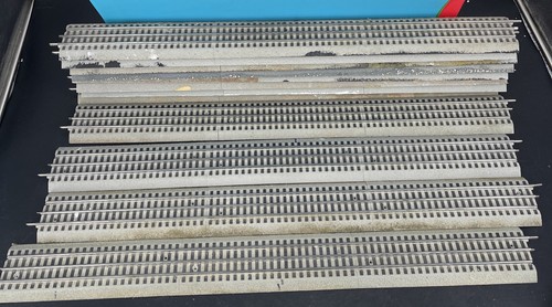 One lot of 12 Lionel Fastrack 30 inch straight track pieces O Gauge ...
