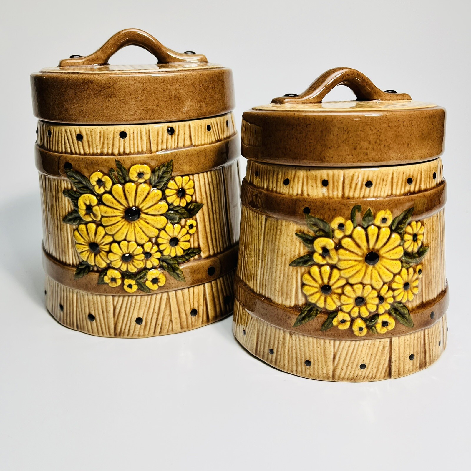 Set of 2 Vintage Yellow Daisy Barrel Ceramic Canisters 9"& 5' w/ lids ...