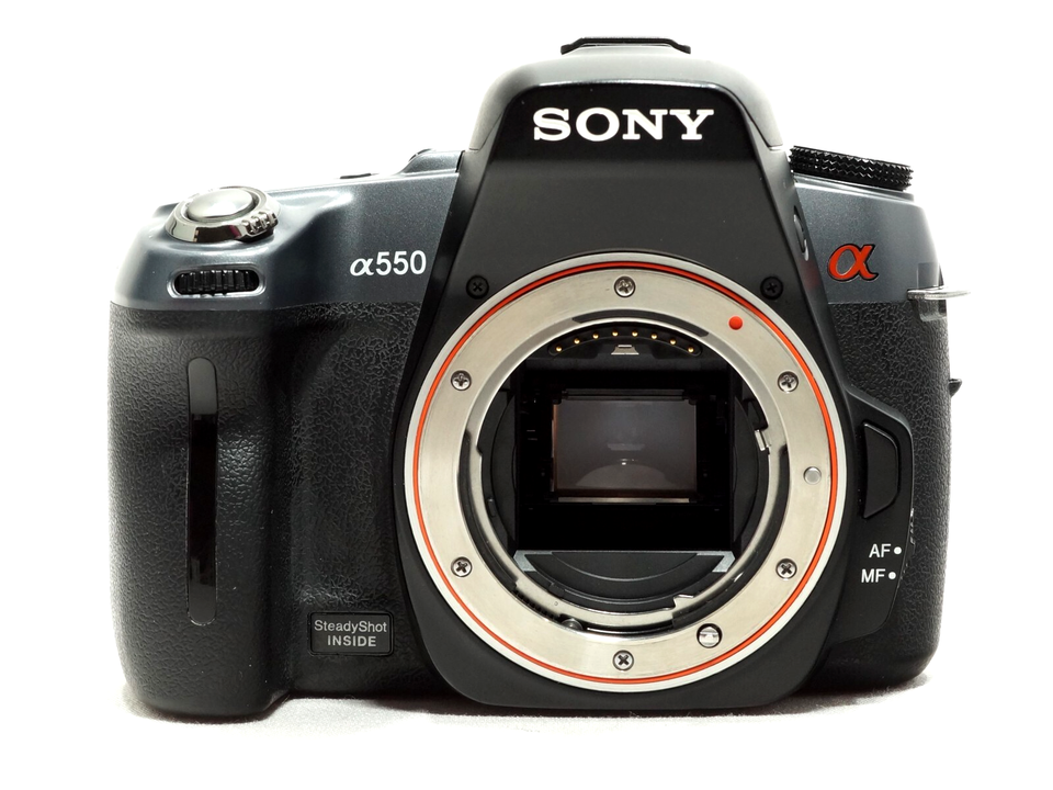 [Excellent!!] SONY A550 14.2 MP DSLR camera W/18-70mm f3.5-5.6 lens kit ...