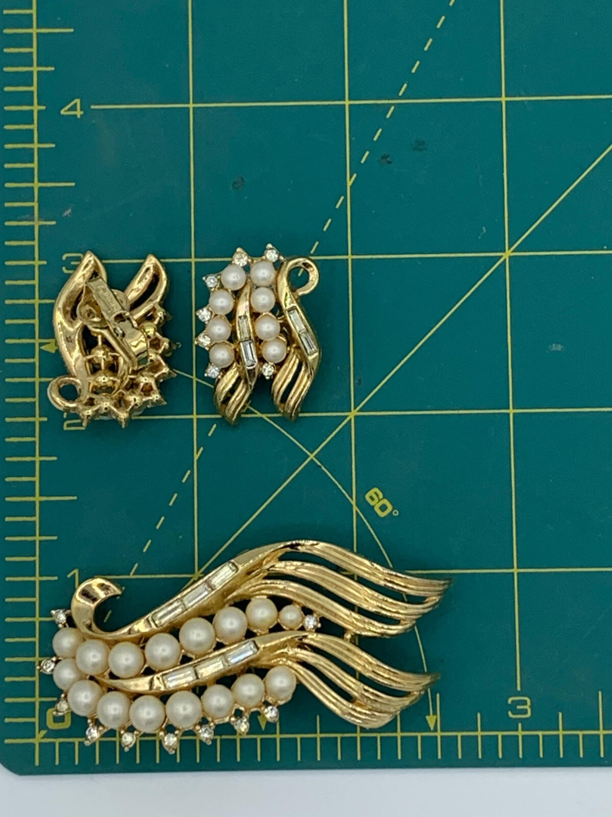 Vintage Signed Trifari Pin Brooch Earrings Set Sim. Pearls Gold Tone ...