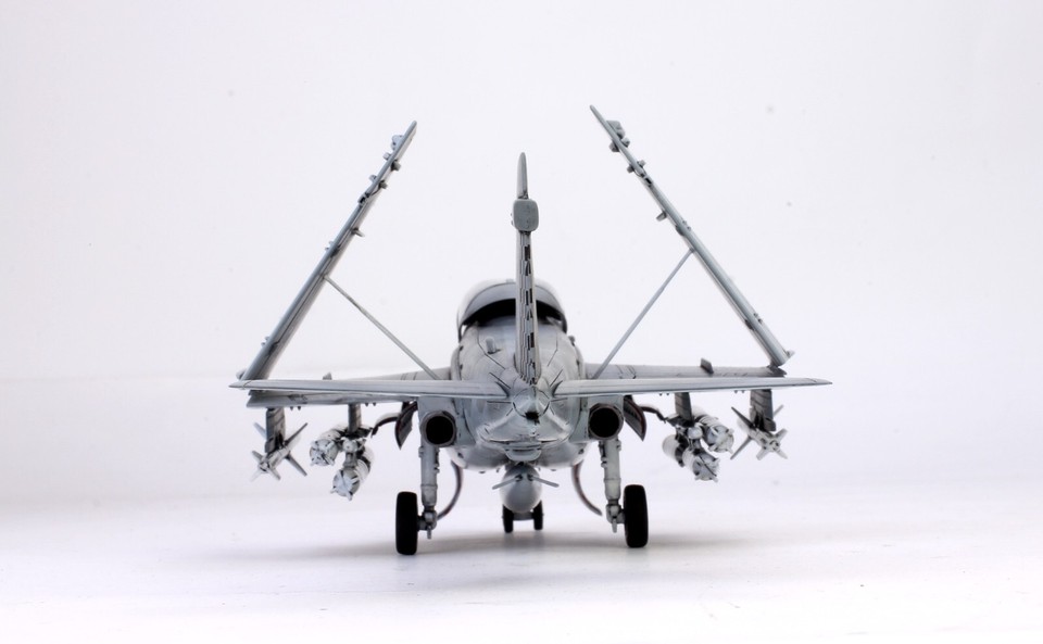 (Pre-Order) USMC A-6E TRAM INTRUDER Gulf War 1991 1:72 Pro Built Model ...