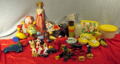 LARGE LOT OF VINTAGE COLLECTIBLE TOYS - LOT INCLUDES: ORIGINAL MIDGE ...
