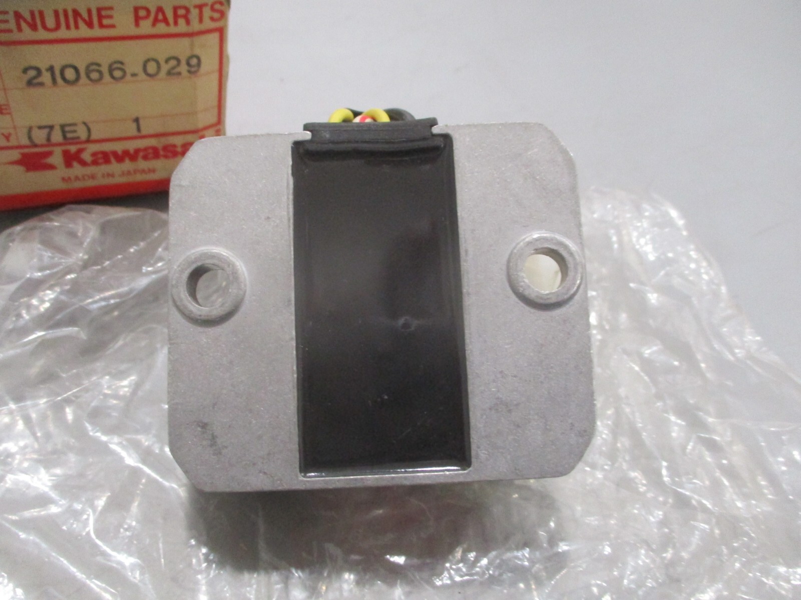 NOS Kawasaki OEM Regulator 1978-1979 KZ200 KZ400 KZ650 KZ750 21066-029 ...