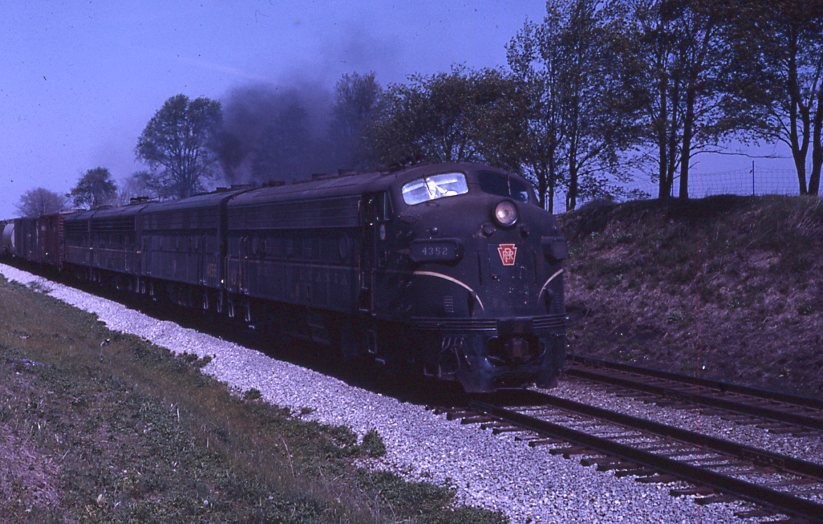 PRR FP7A - Number - 4352 + 3 w/Train - ORIG - KR - ral2105 | eBay