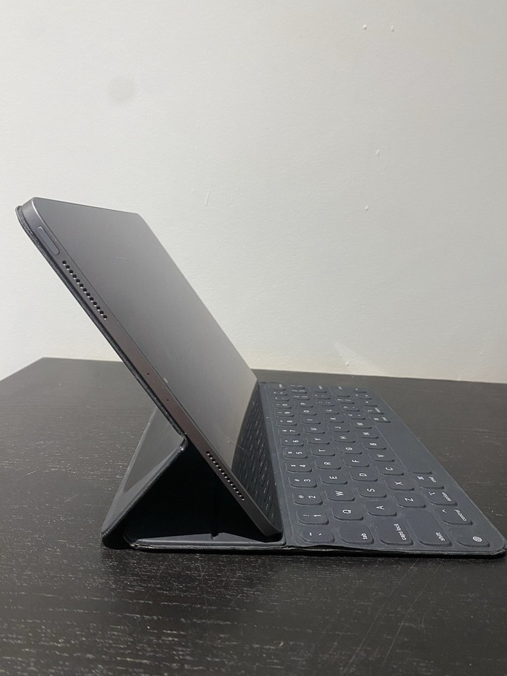 Apple iPad Pro 11-inch Wi-Fi model A1980 256GB+ Apple Keyboard Folio ...