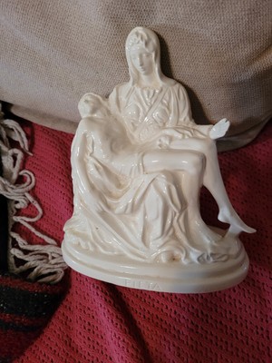Statues & Figures - Pieta Statue