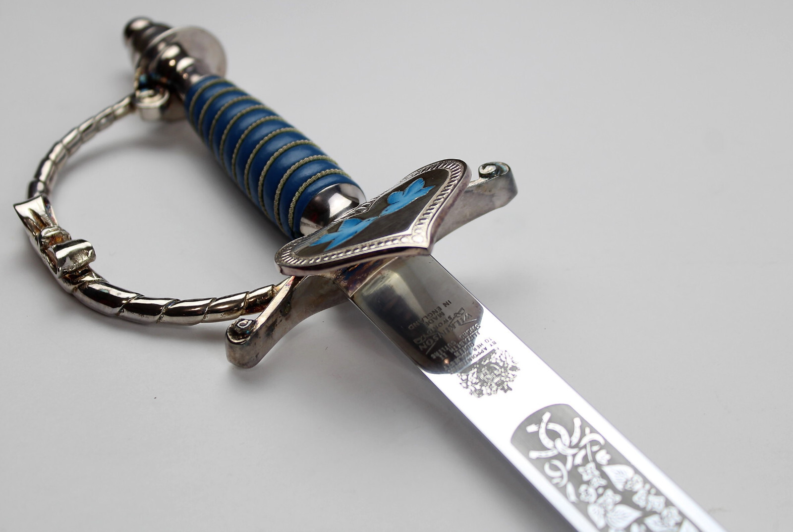 WILKINSON SWORD "BY APPOINTMENT TO HER MAJESTY QUEEN ELIZABETH II SWORD ...