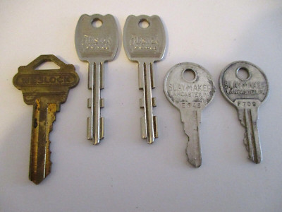 LOT OF FIVE VINTAGE KEYS WESLOCK, MASTER, SLAYMAKER | eBay