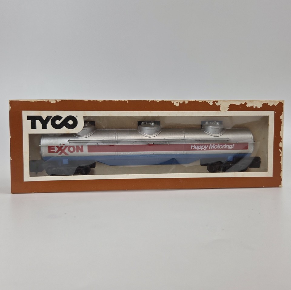 Tyco Lot of 8 HO Scale Train Engine And Cars With Boxes & 1 HO Scale ...