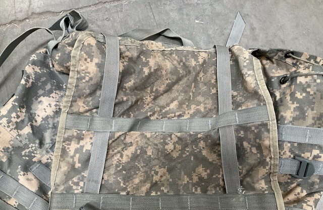 US MILITARY LARGE RUCKSACK ACU CAMO ADJUSTABLE STRAPS DURABLE PRE OWNED ...