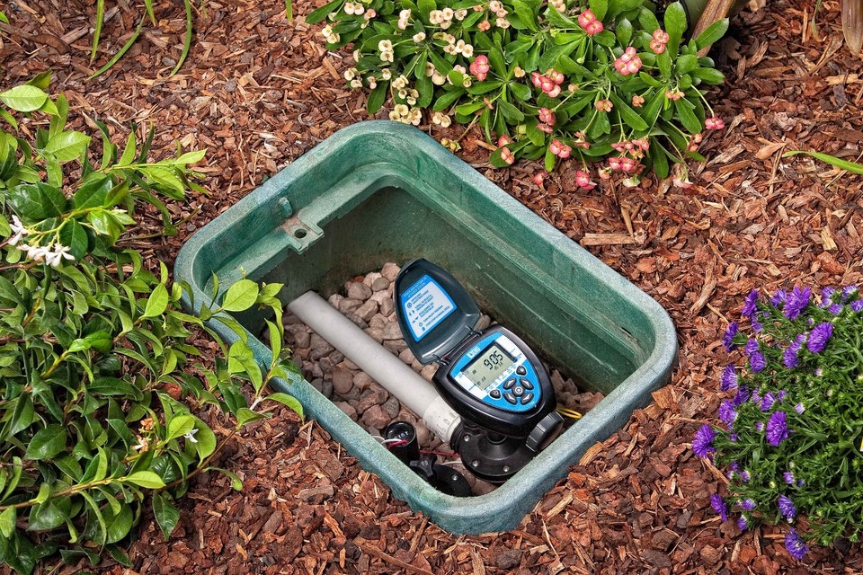 DIG 710A-000 Single Station Battery Operated Irrigation Controller W ...