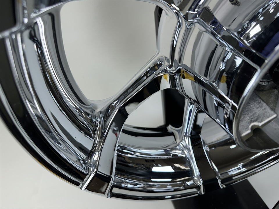 Harley-Davidson 2011 Road Glide CVO Wheels Agitator Chrome F 18x3.5 R ...