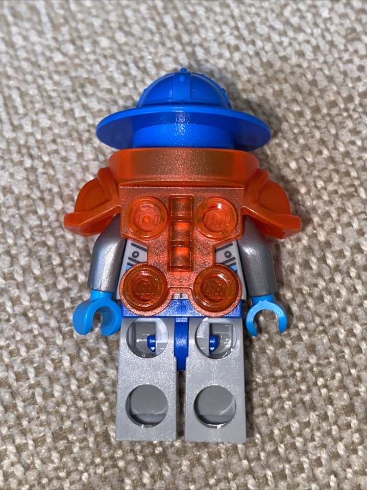 LEGO Royal Soldier Guard Minifigure NEXO KNIGHTS King's Guard Artillery ...