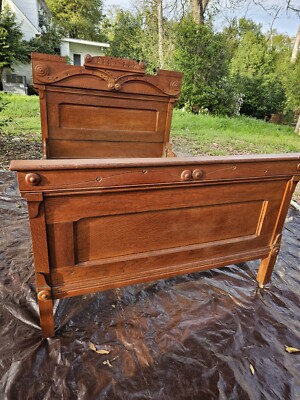 1900-1950 - Antique Wood Bed