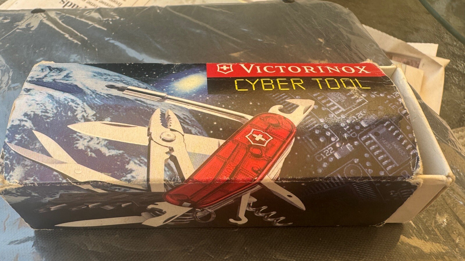 Victorinox - Cybertool 34 Swiss Army Knife (Translucent Red) 1.7725.T ...