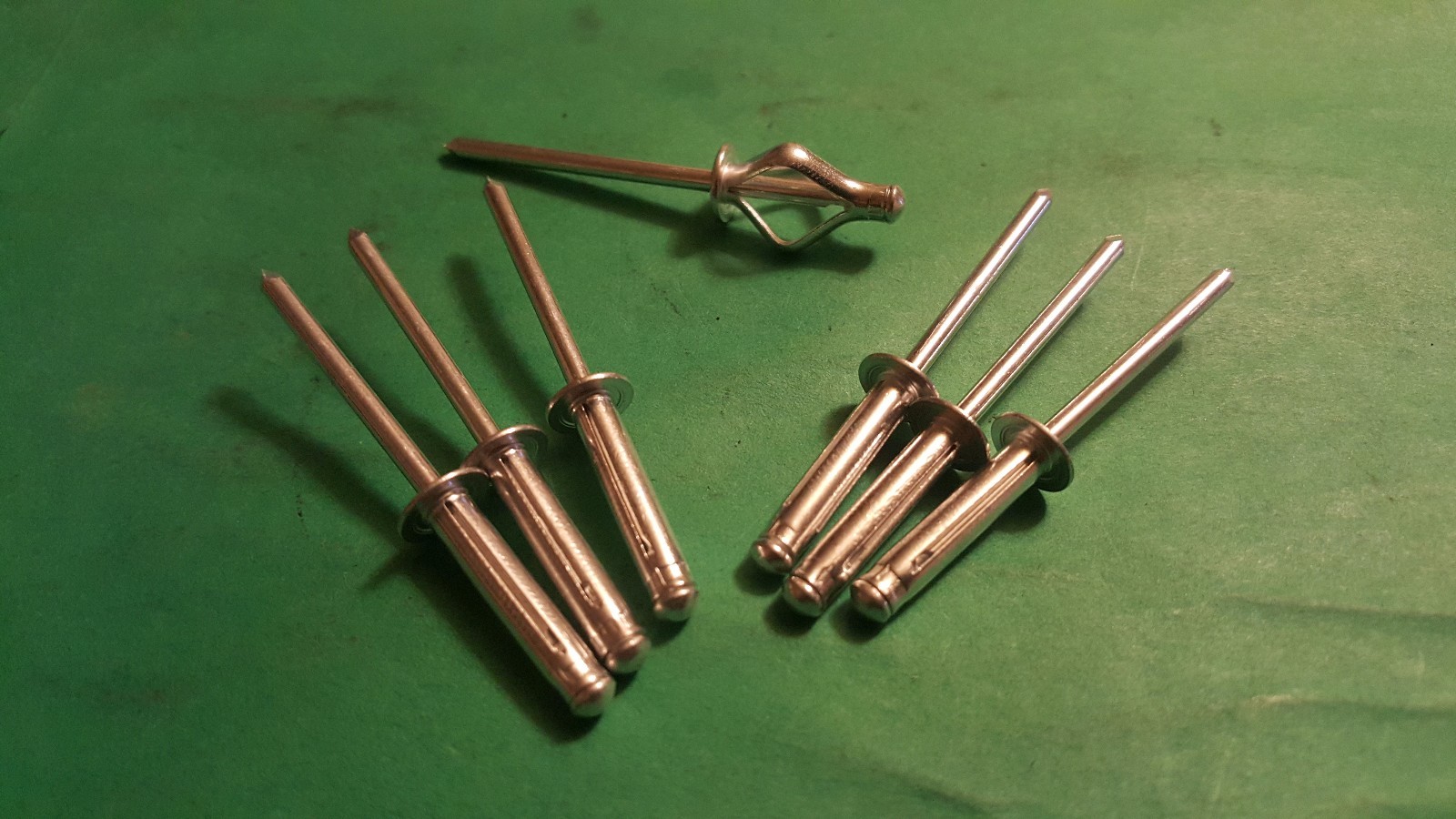 6x Mercedes w164 w203 w209 w251 Bumper Cover Rivet/ 4x20mm OEM ...