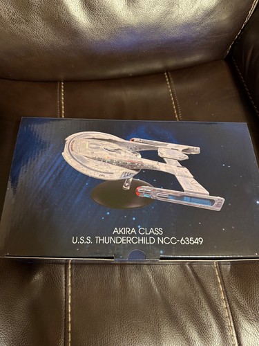 Star Trek Starshps Collection Akira Class XL USS Thunderchild Eaglemoss ...