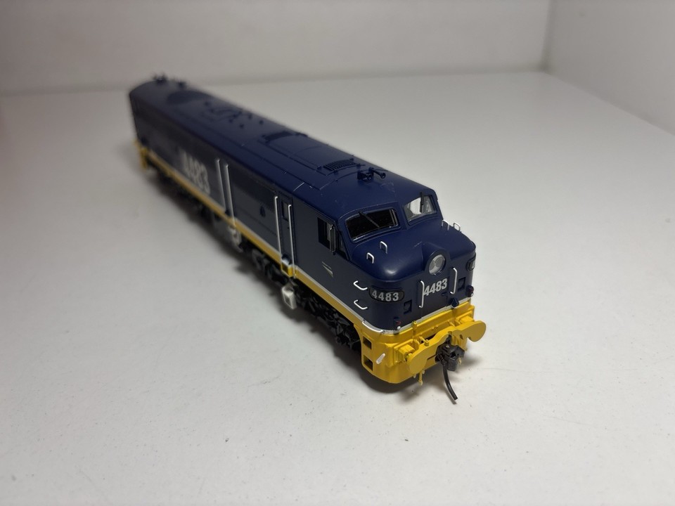 TRAINORAMA HO SCALE NSW 4483 BLUE LIVERY BOXED DC *NO CRACKED GEARS ...