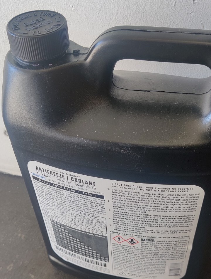 Engine Coolant / Antifreeze - 10 Years - Genuine Mopar OEM 68163848AB ...