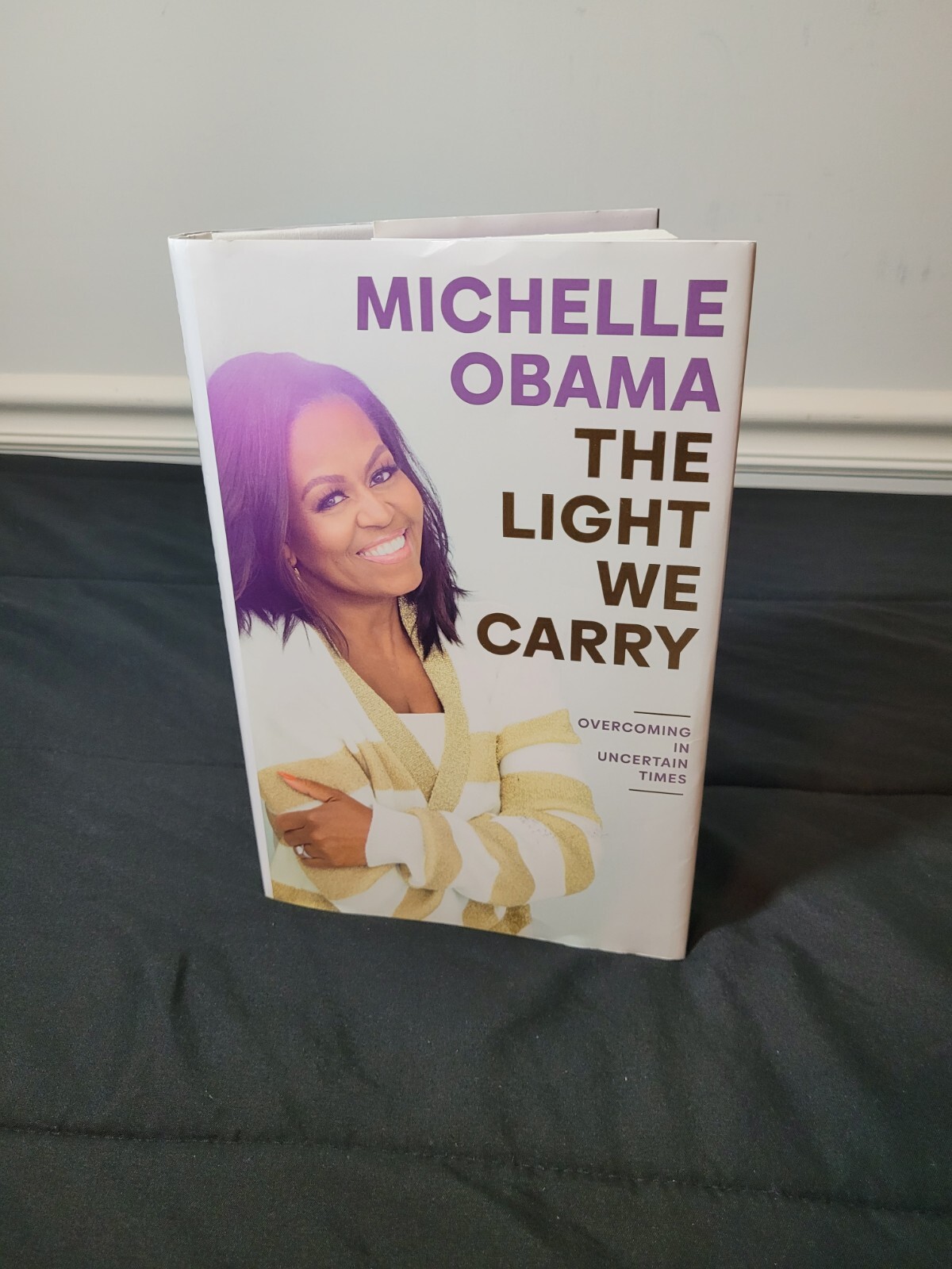 The Light We Carry: Overcoming in Uncertain Times Hardcover Obama ...